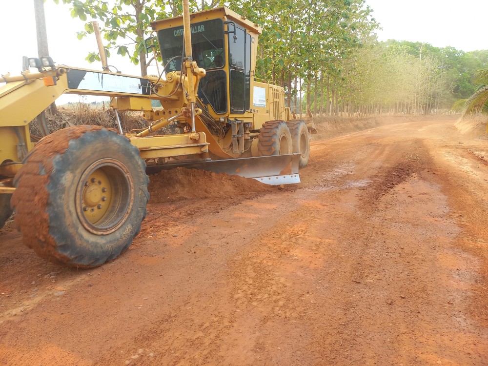 Jaru: Serviços de patrolamento de estradas rurais chegam à Linha 617 ...