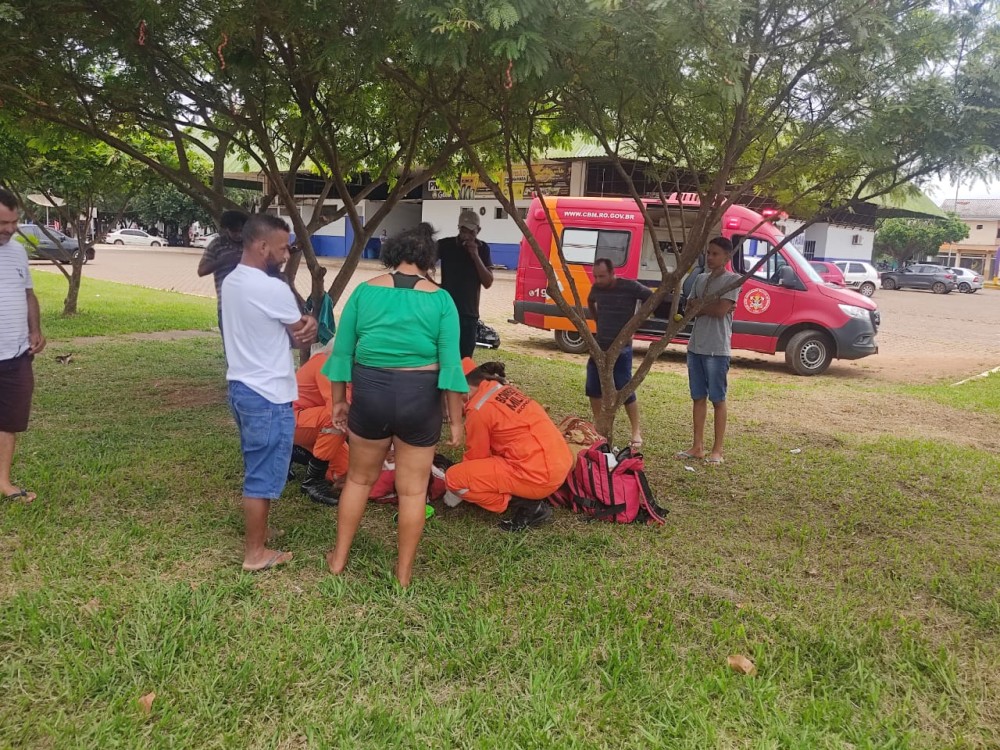 Jaru: Adolescente atinge namorado com tesourada no pescoço na ...